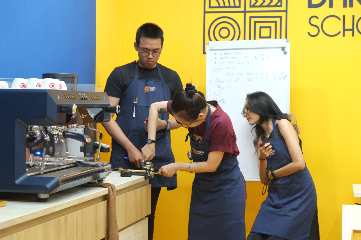 Barista và Bartender khác nhau như thế nào? Nghề pha chế có gì thú vị ...